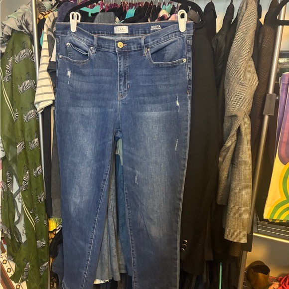 Nicole Miller | Jeans | Nicole Miller Blue Skinny Jeans With Versatile ...